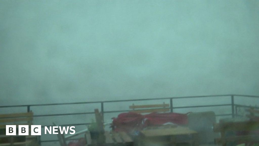 Intense storm batters Croatia in minutes - BBC News