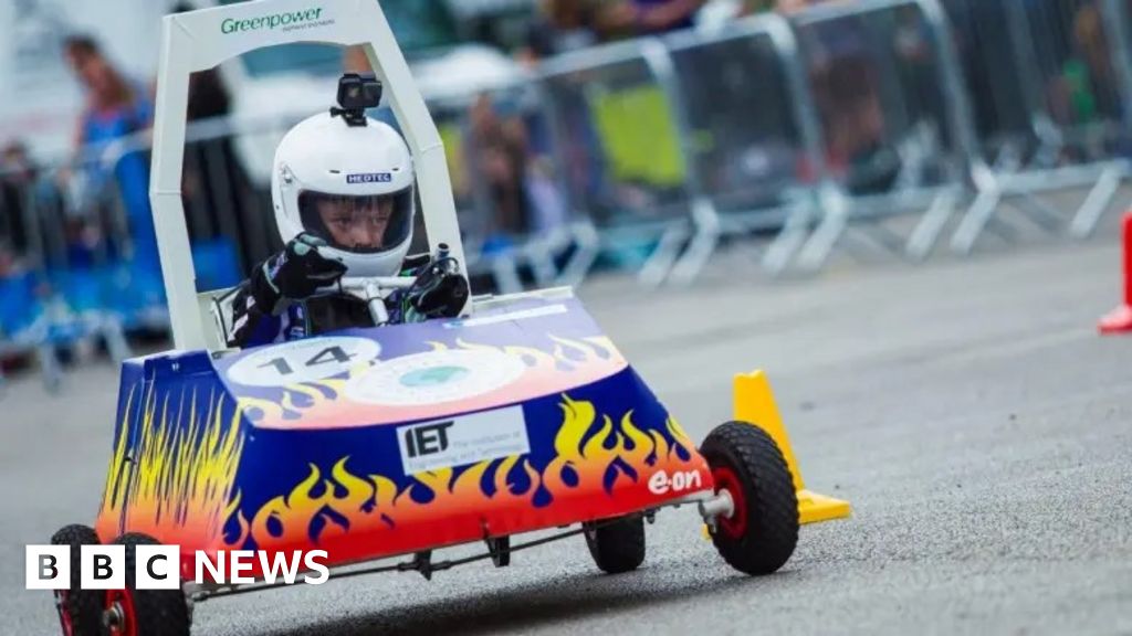 Hull school pupils to race hand-built electric cars - BBC News