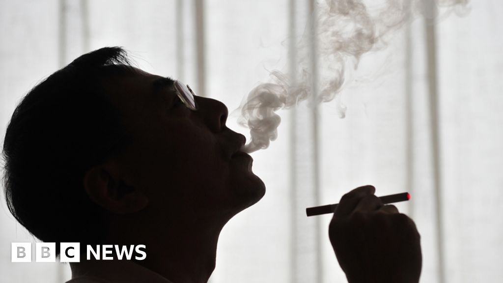 Do e-cigarettes make it harder to stop smoking? - BBC News