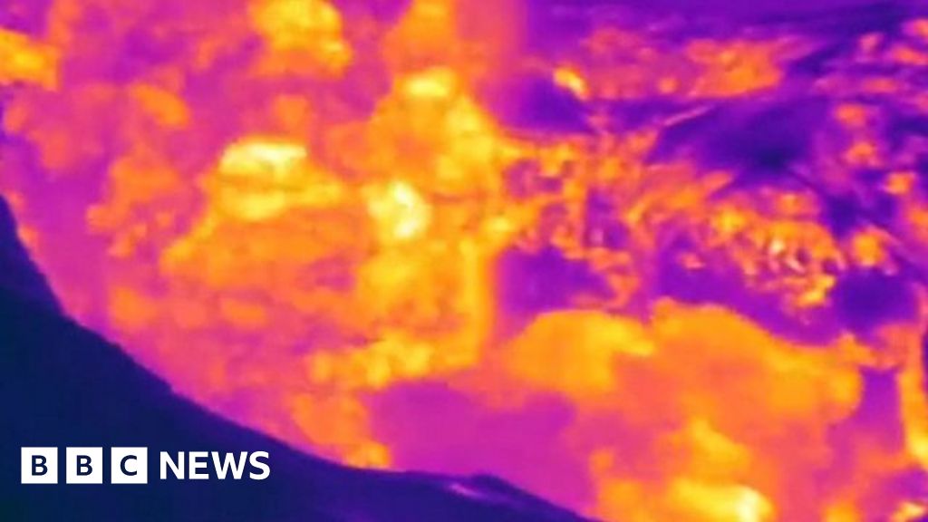 Infrared images of Turrialba Volcano eruption - BBC News
