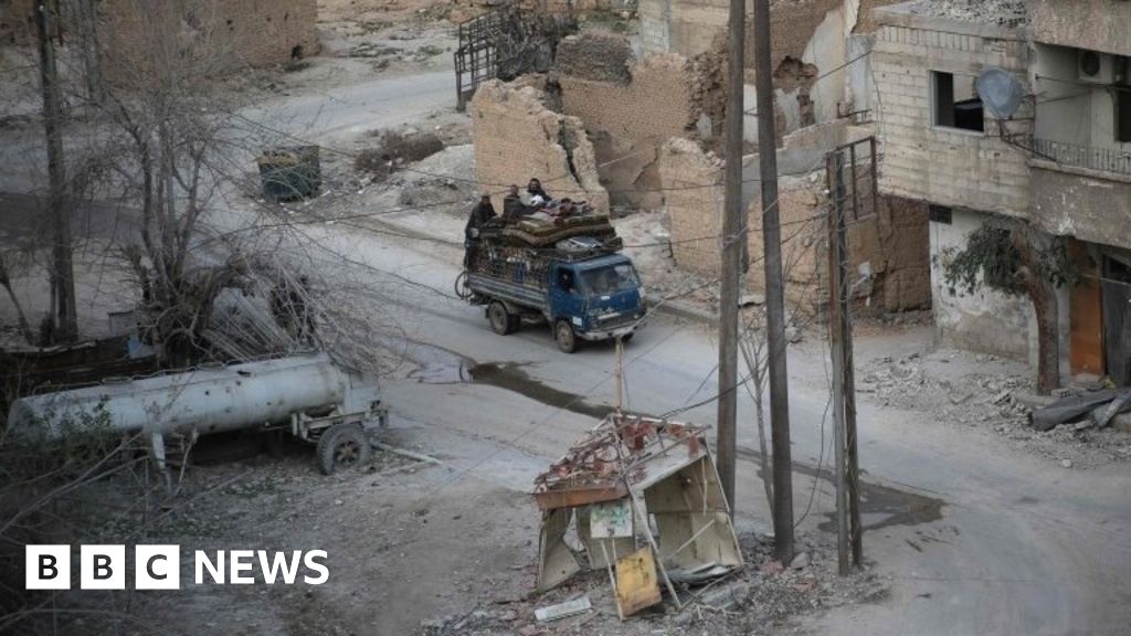 Eastern Ghouta: Syrian army splits enclave in three, reports say - BBC News