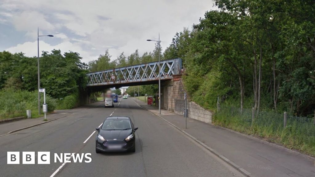 Woman blinded in one eye following Clydebank laser attack - BBC News