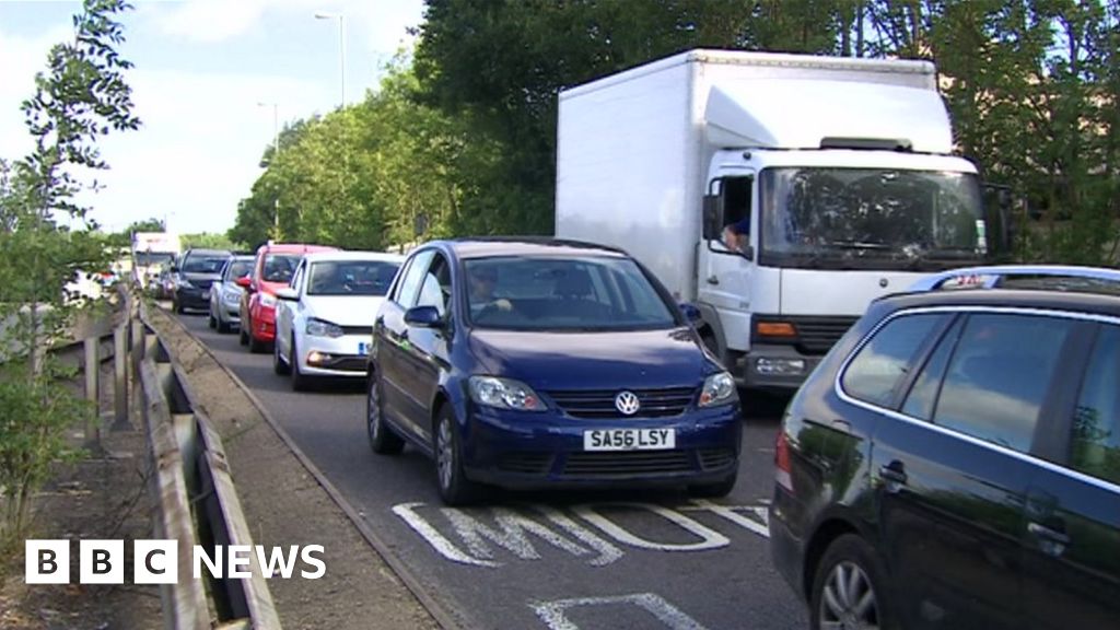 Warning over traffic impact on economic growth - BBC News
