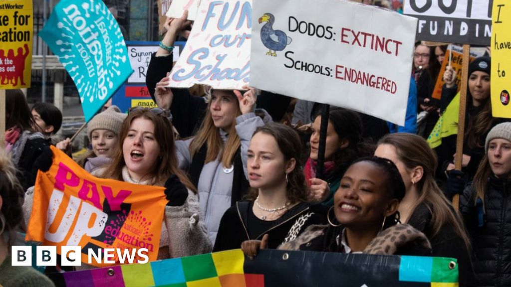 Teacher strike dates called off after new Welsh government offer - BBC News