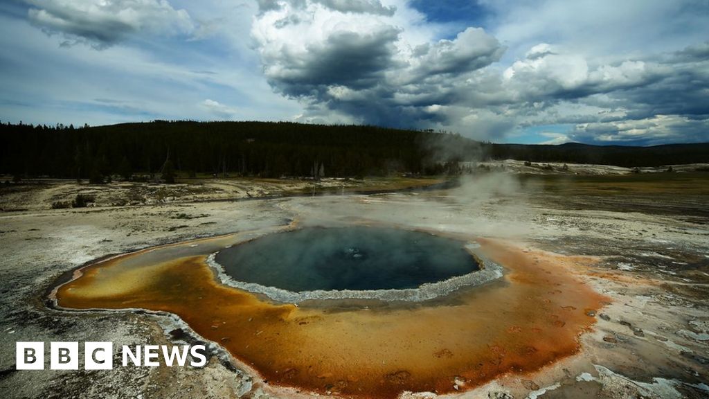 Yellowstone National Park in 1871 and today - BBC News