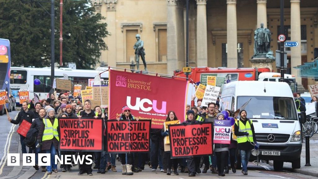 University strike talks resume after Twitter skirmishes - BBC News