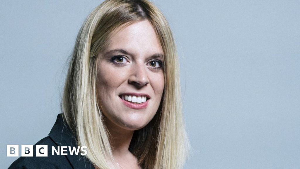 Coronavirus: Ex-Crewe MP Laura Smith fights credit impact - BBC News