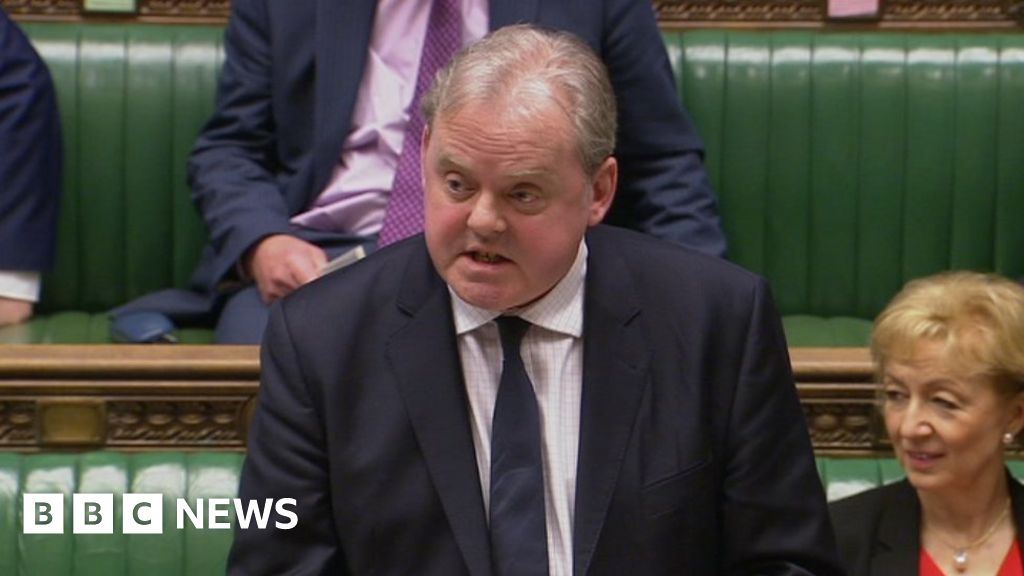 Brexit: Ex-minister Guto Bebb says PM puts party before country - BBC News