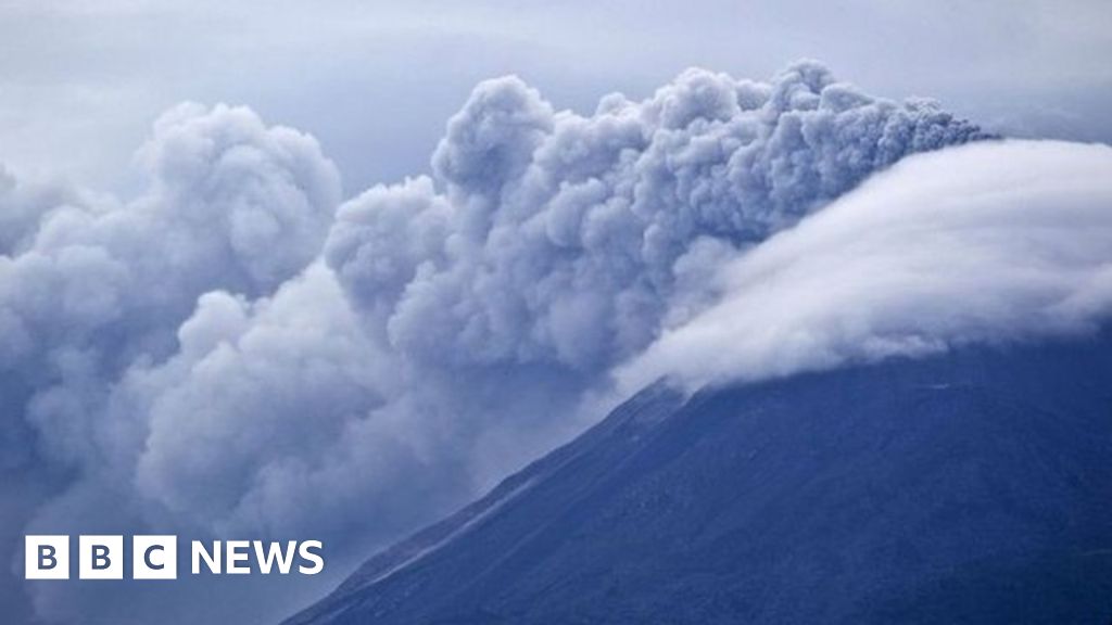 'Volcano of Fire' activity in Mexico - BBC News