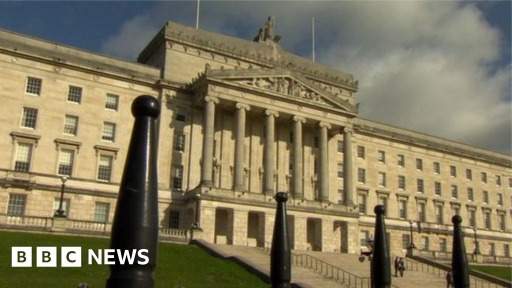 Civil service agency workers cost £10m - BBC News