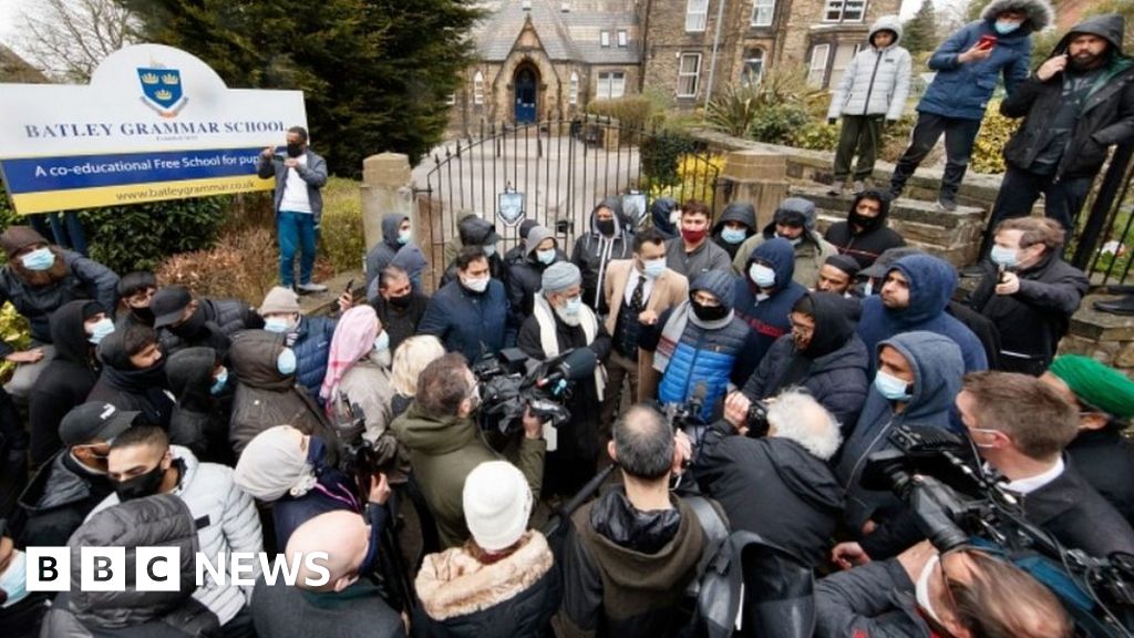 Batley Grammar School protest report 'deeply disturbing' - MP - BBC News