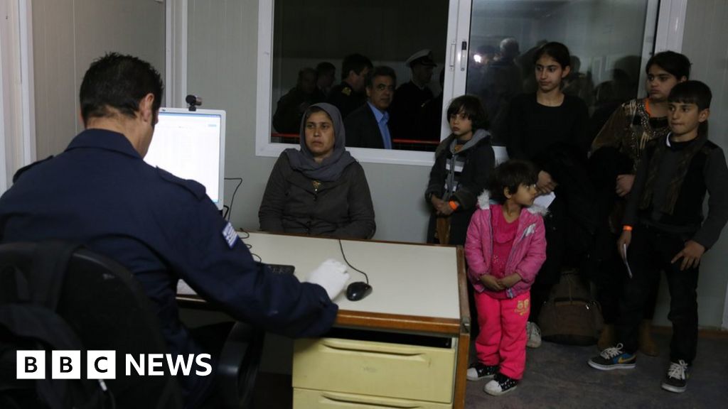 Migrant crisis: Greece ready to house more on islands - BBC News