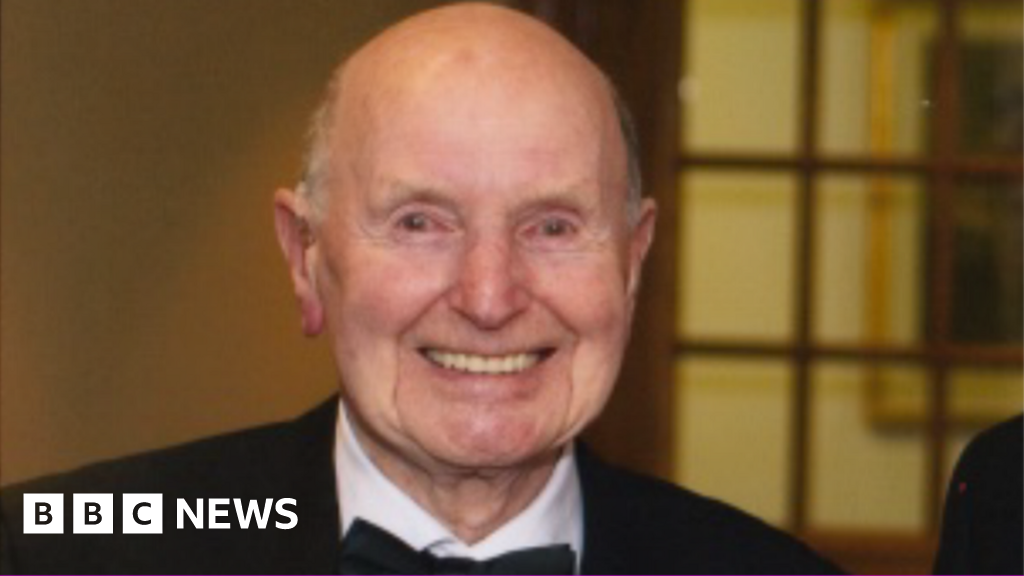 Tributes paid to 100-year-old Dunkirk veteran Harry Osborne
