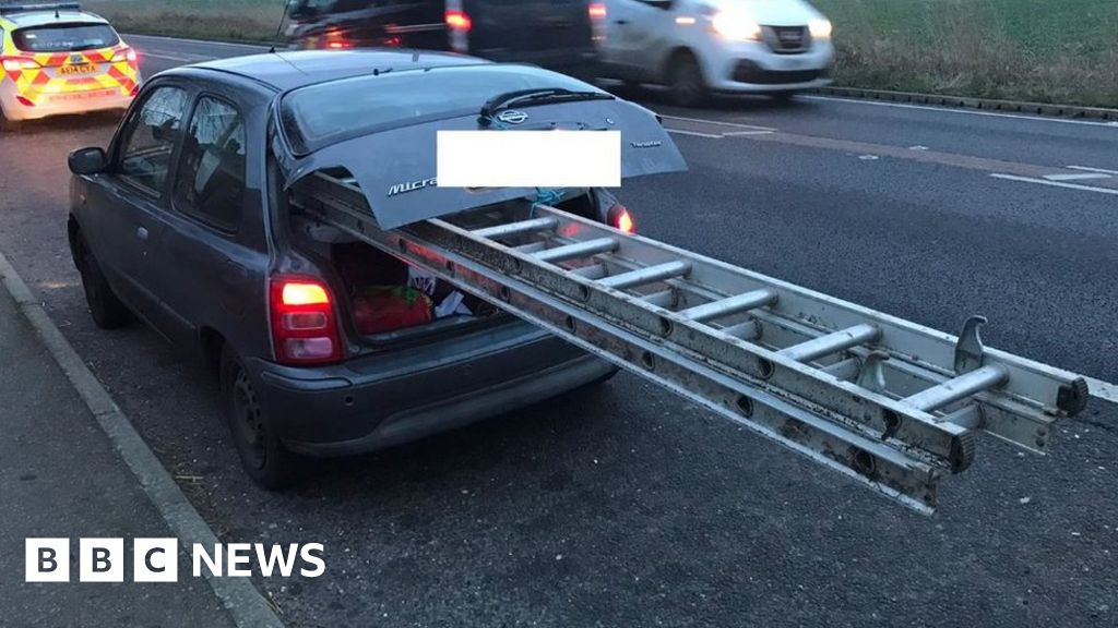 Long ladder in small Cambridgeshire car 'not a good idea'