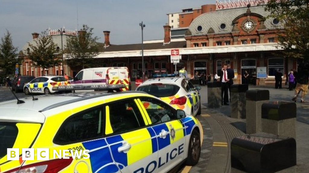 Slough inquest: No missed opportunities in rail deaths - BBC News