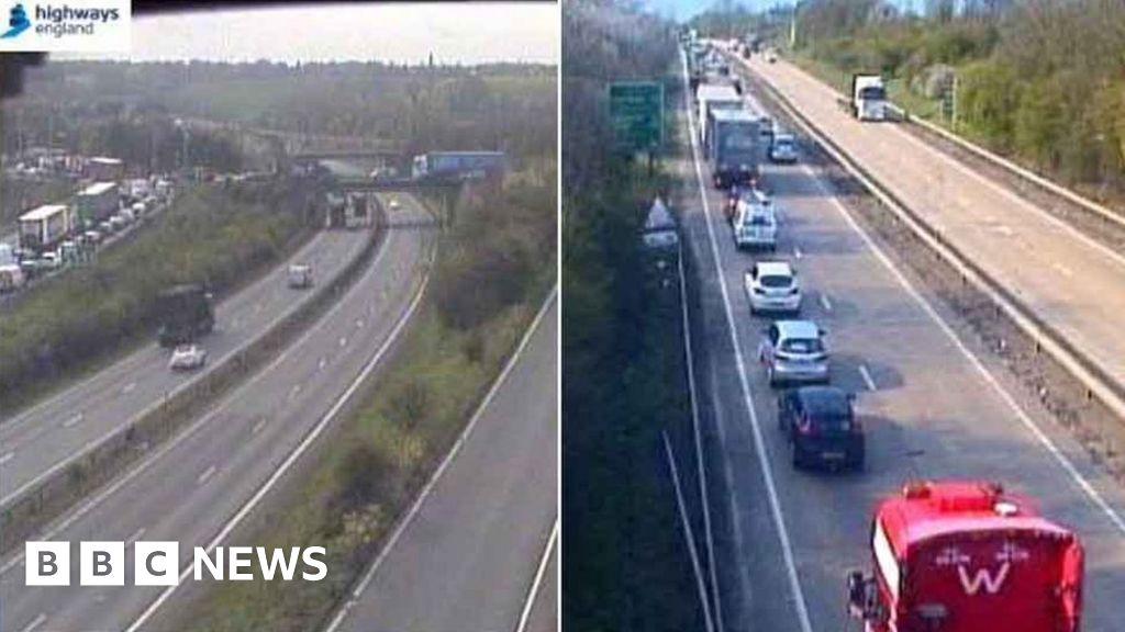 Orwell Bridge closed after lorry crashes into stationary vehicle - BBC News
