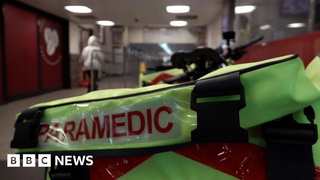 Cardiff paramedics use bikes to get to casualties faster - BBC News