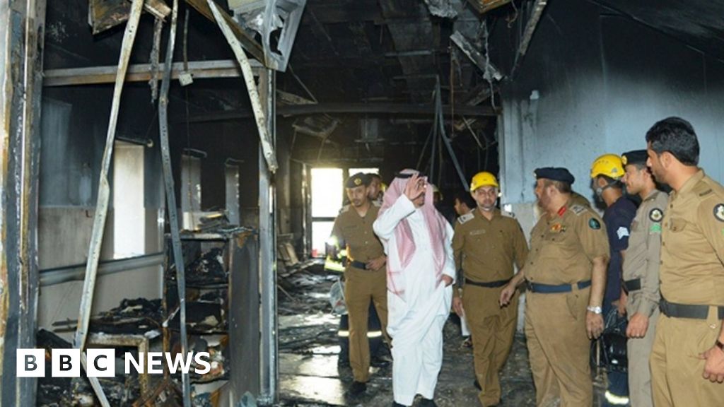 Saudi Arabia hospital fire: 25 killed and over 100 injured - BBC News