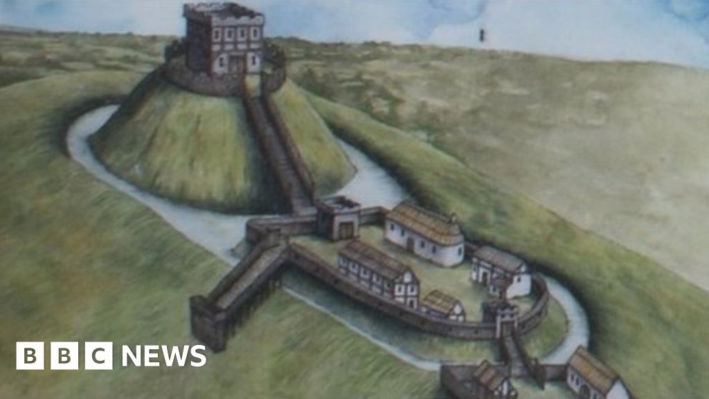 Mold's Bailey Hill restored after £1.8m project - BBC News