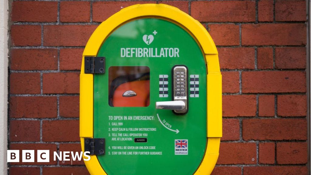 Cardiac arrest: Defibrillator thefts 'risking lives' - BBC News