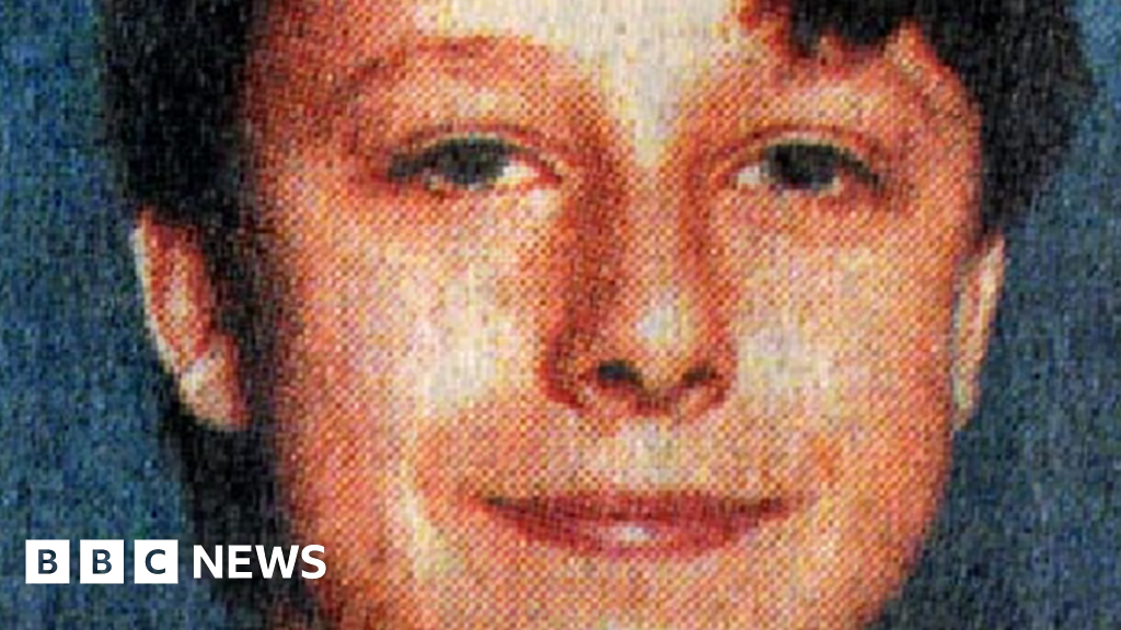 Hillsborough inquests: 'Desperate' attempt to save life - BBC News