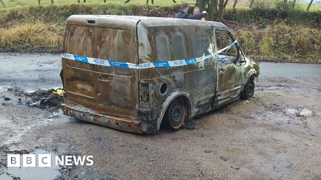 Police investigate burnt-out van near Milngavie - BBC News