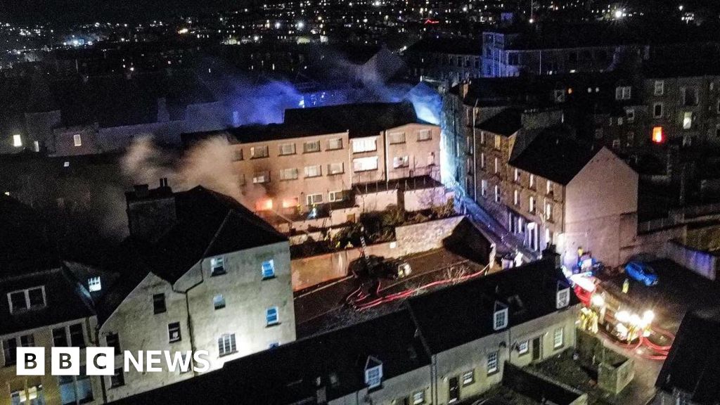 Fire crews battle blaze at old Hawick mill buildings - BBC News