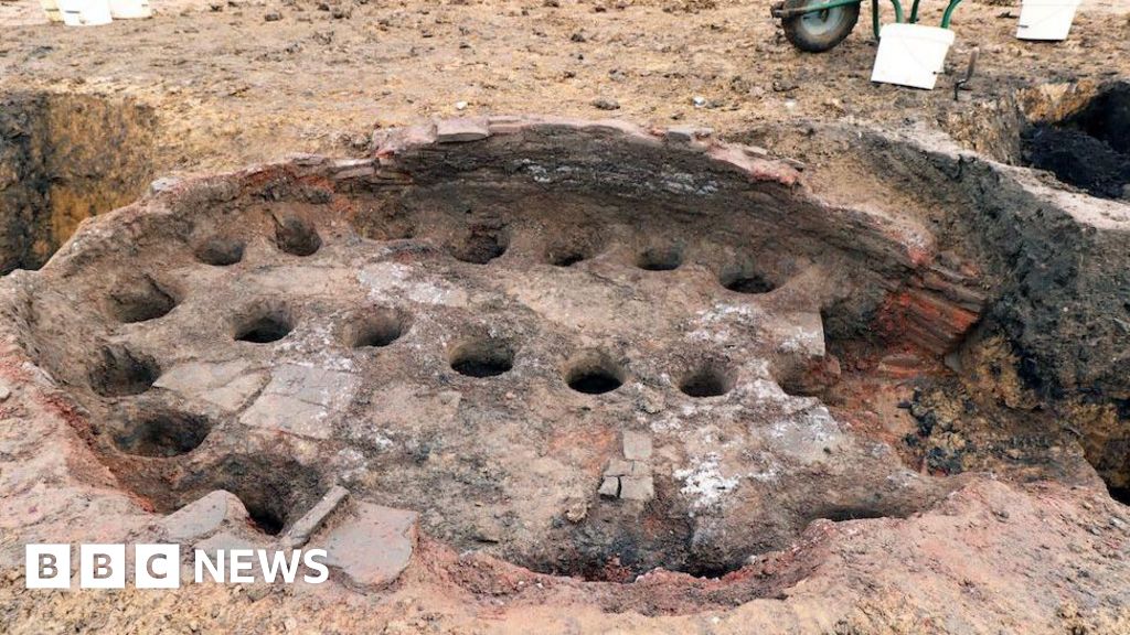 Pottery kiln used by Tudors found in Sutton Primary School