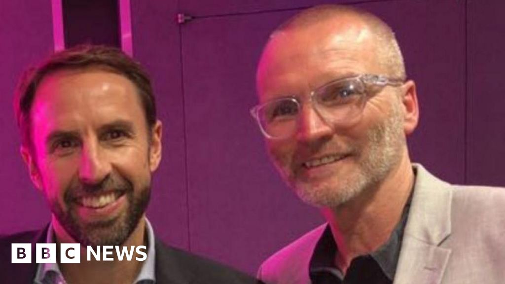Southgate coping with pressure, says ex-teammate Geoff Thomas - BBC News
