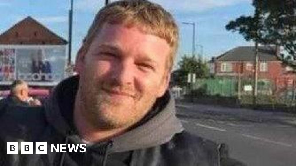 Monk Bretton: Fatal street stabbing victim named as five arrested - BBC ...