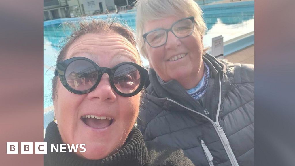 Peterborough Lido reopens early after Regional Pool closure - BBC News