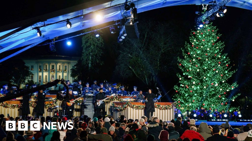 Biden participates in last White House Christmas tree lighting - BBC News
