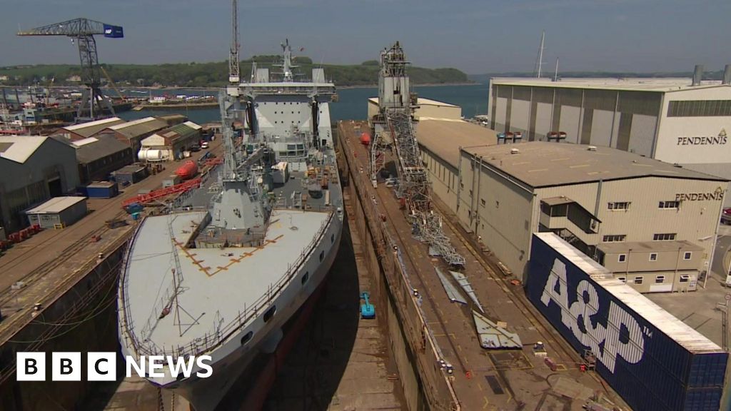 Company fined £750k by HSE after Falmouth crane collapse - BBC News