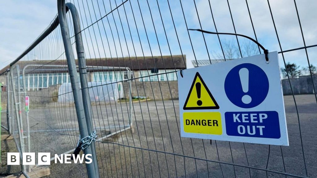 Aberdeenshire school ceiling collapse checks find 'no concerns'
