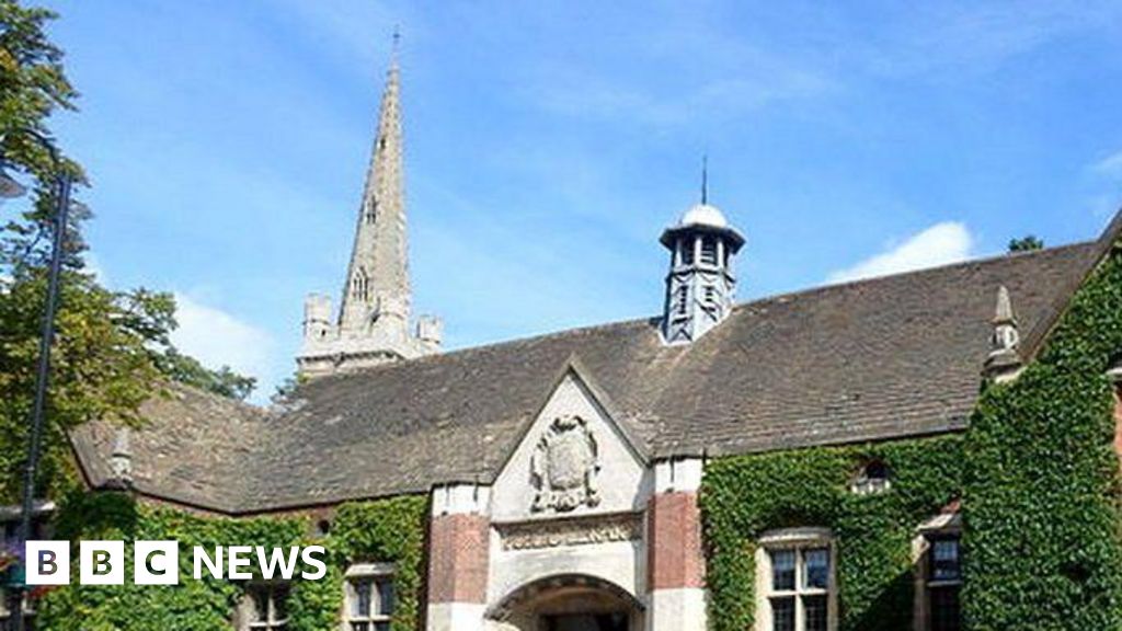 'Unique' local slate ordered for leaky Kettering Library roof - BBC News