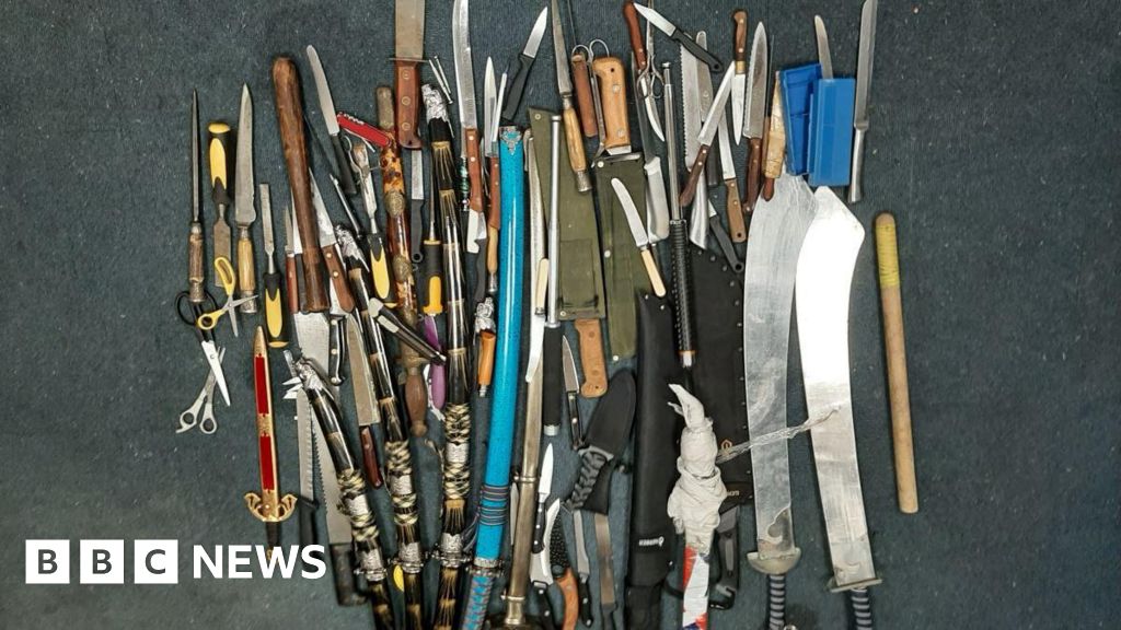 Cambridgeshire weapon amnesty to continue fight on knife crime - BBC News