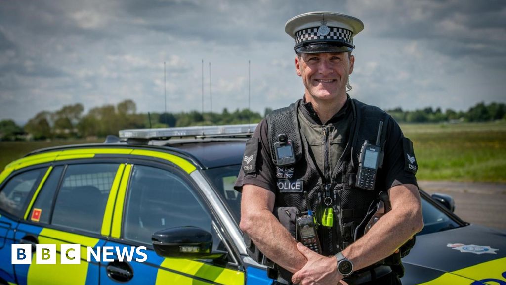 Harrogate fundraising police officers retires after 24 years - BBC News