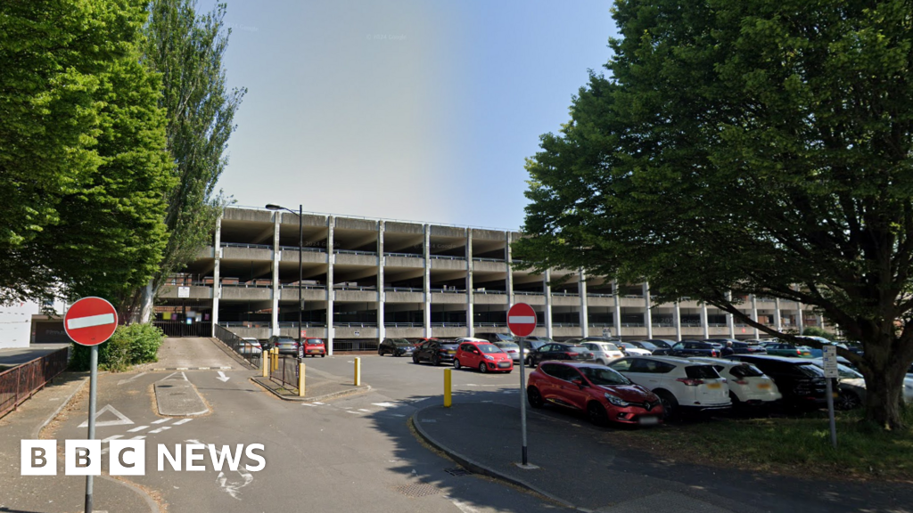 Free Christmas parking amid Leamington multi-storey work