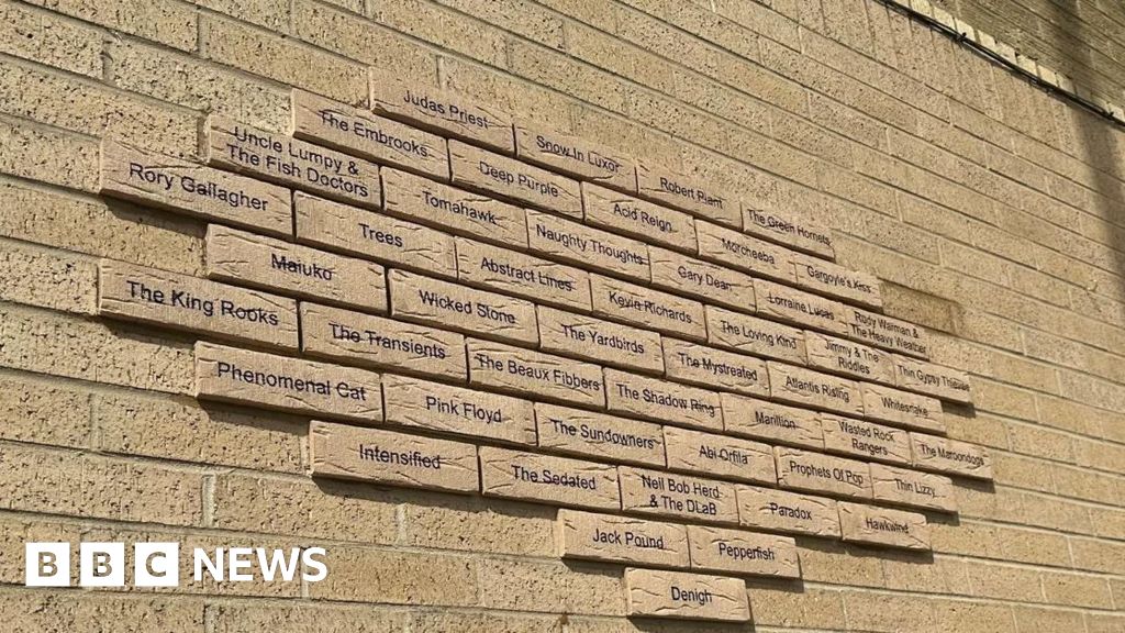 Folkestone: Commemorative wall to mark town's music history - BBC News