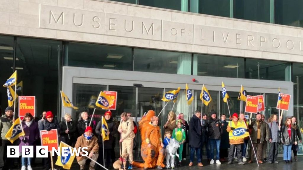 Liverpool museums strike ends after workers accept pay deal - BBC News