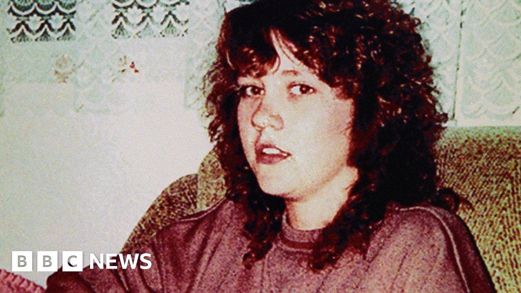 Mum of missing Nicola Payne dies