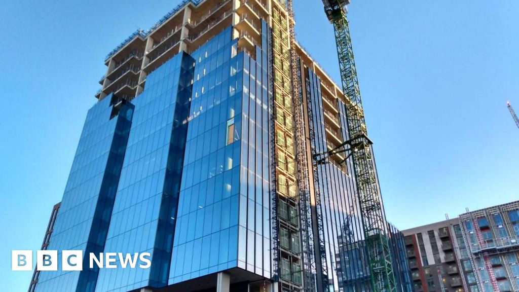 Reading: Fire hit tower has commitment from new office tenants - BBC News