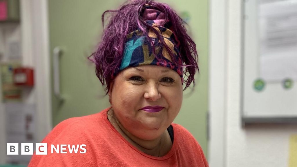 'Being a Samaritans listener can be extraordinary' - BBC News