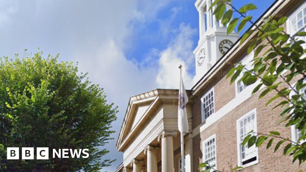 Worthing Borough Council asks for extra help to balance budget