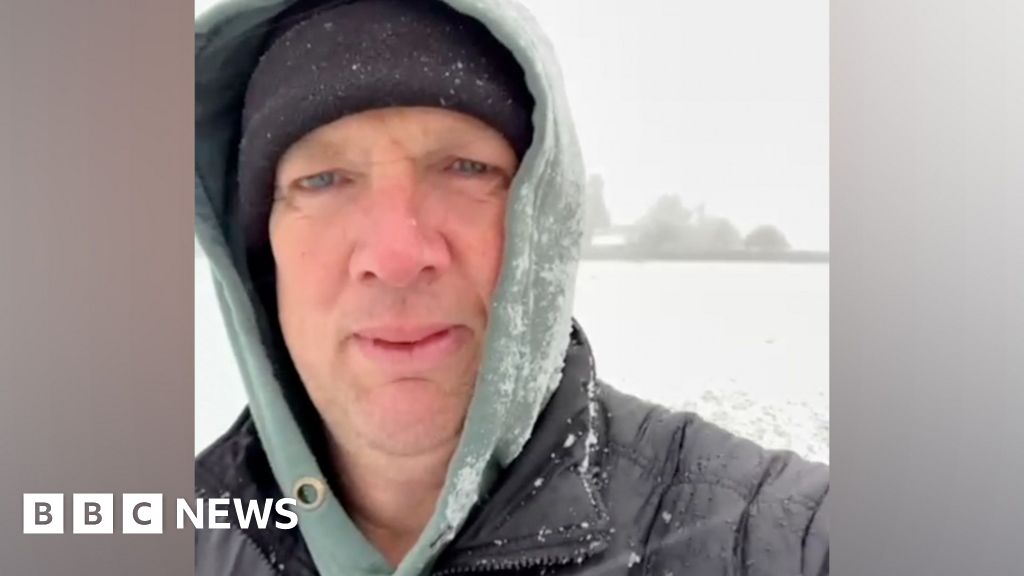Snow in Berkshire with UK ice warnings in place as cold snap hits - BBC ...