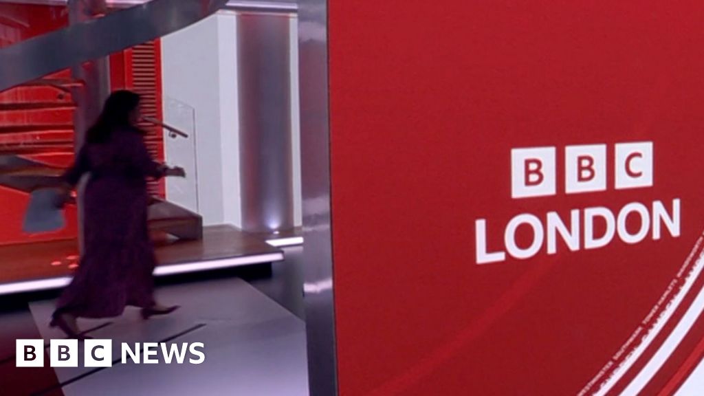 BBC News: London newsreader in last-minute studio dash