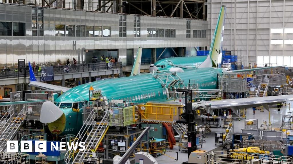 Rickmansworth aerospace firm cutting staff amid Boeing strikes - BBC News