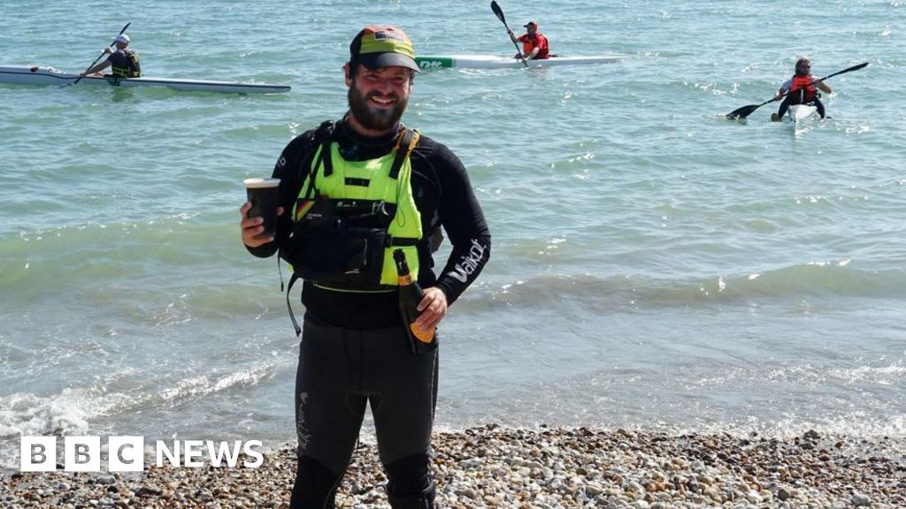 Walton-on-Thames man paddles around Britain on kayak for charity - BBC News