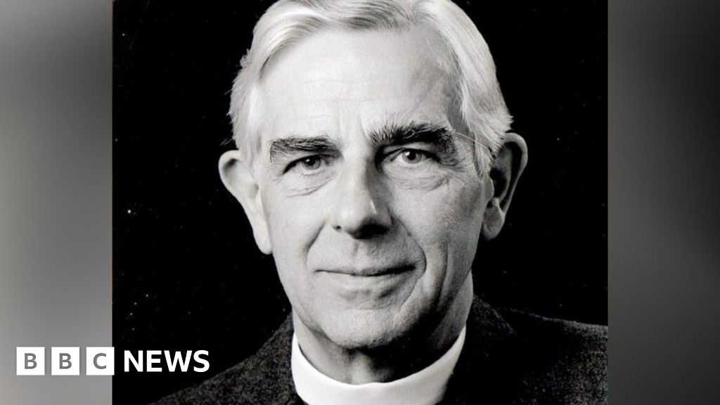 Bishop of Norwich pays tribute to former Bishop of Thetford - BBC News