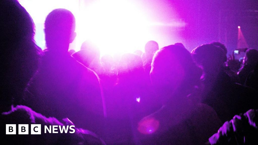 Coventry Cathedral rave exhibition charts rise of jungle - BBC News